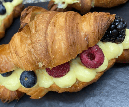 Croissant relleno - Envío a domicilio - Pastelería Miguez